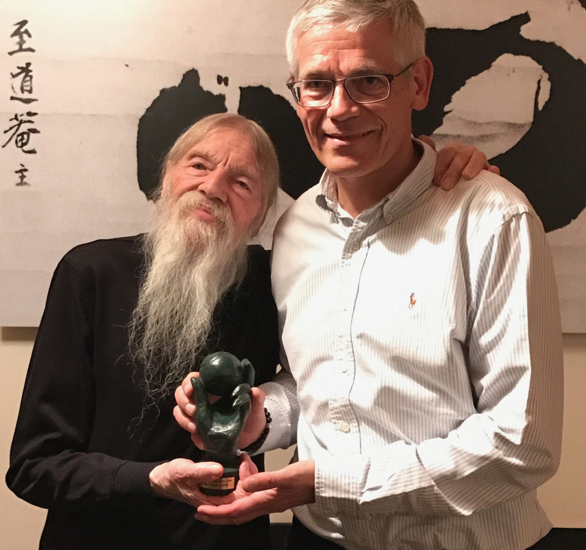 Torben Ulrich modtager fornem hæder · Dansk Tennis Forbund